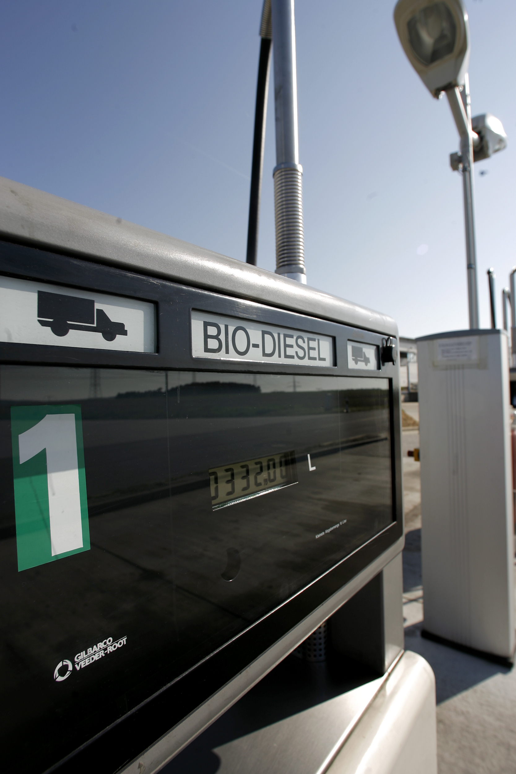 Alternative drive systems for tractors